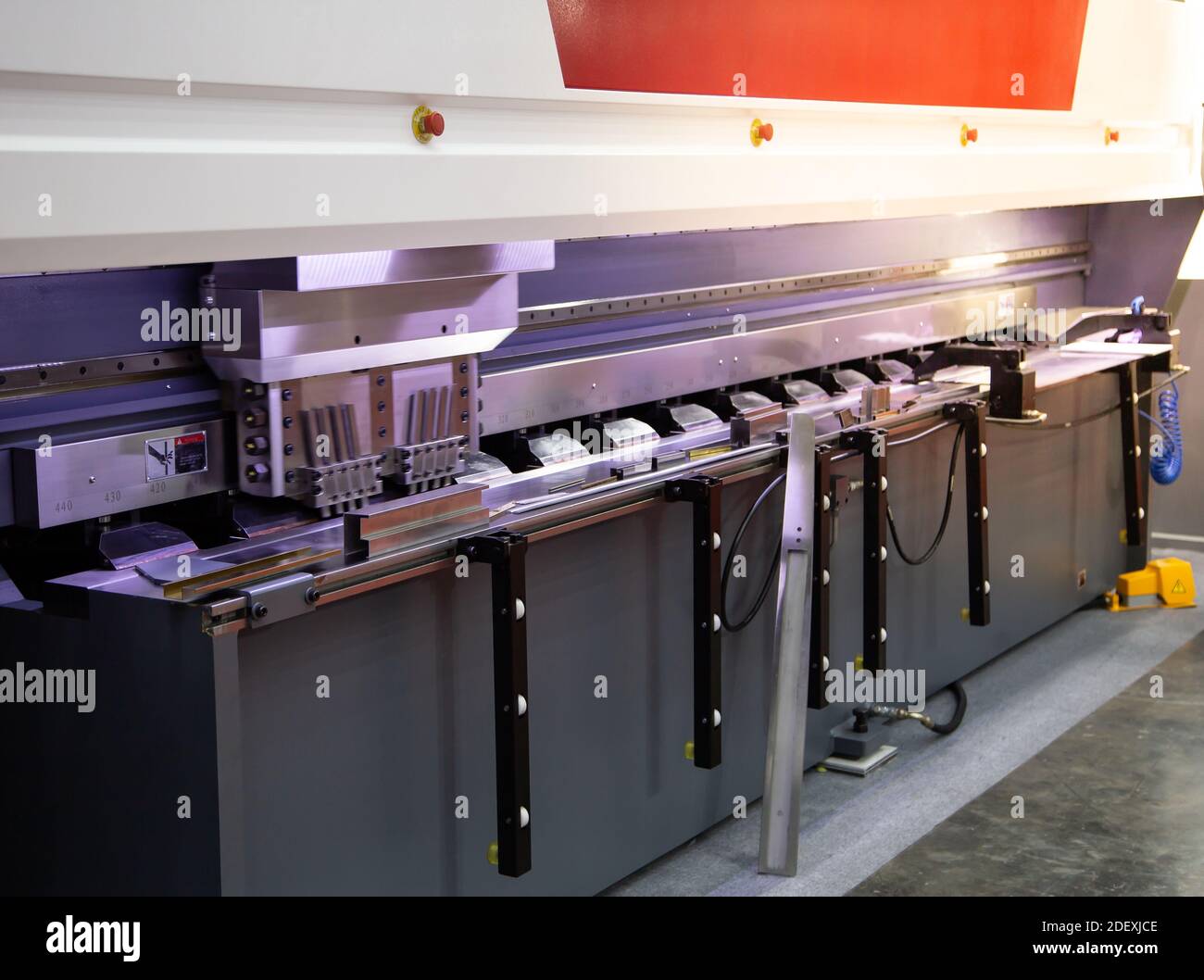 CNC Synchronize Hydraulic Press Brake bending metal sheet machine ...