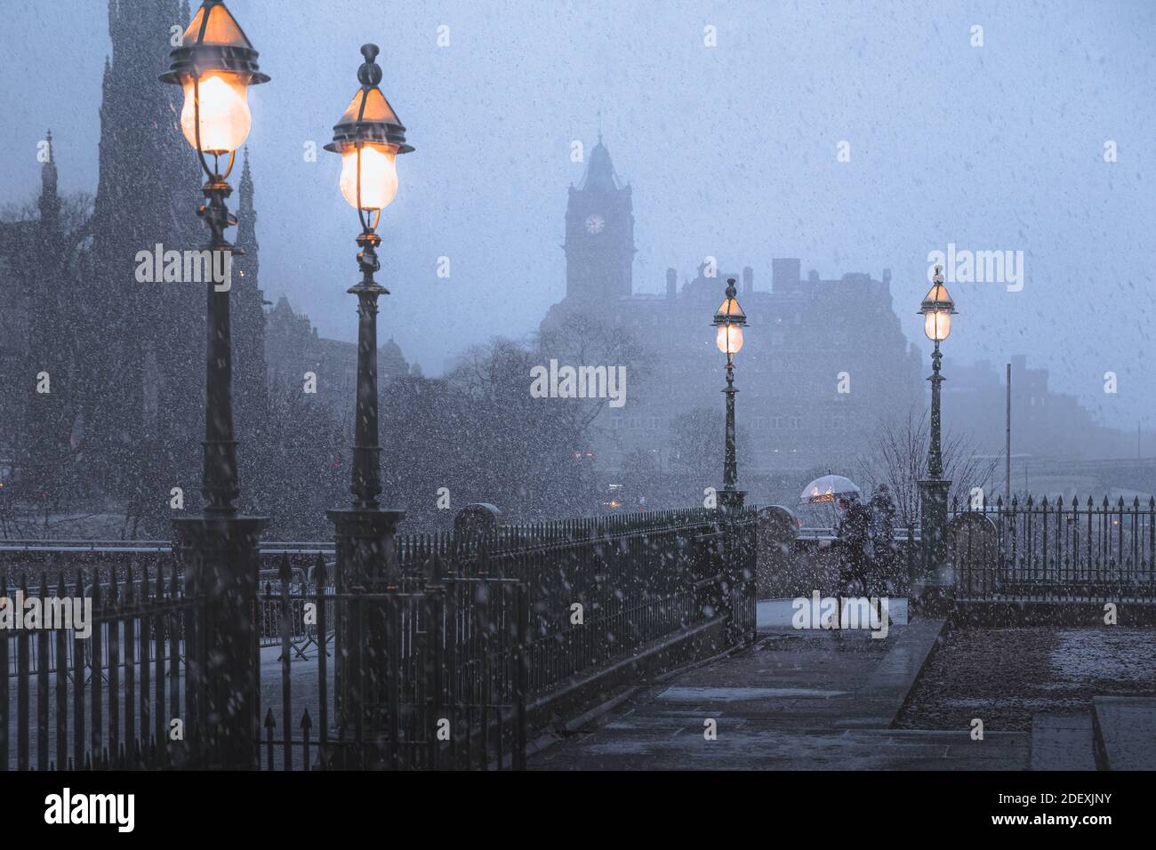 A rare winter storm hits Edinburgh and disrupting commutes Stock Photo ...