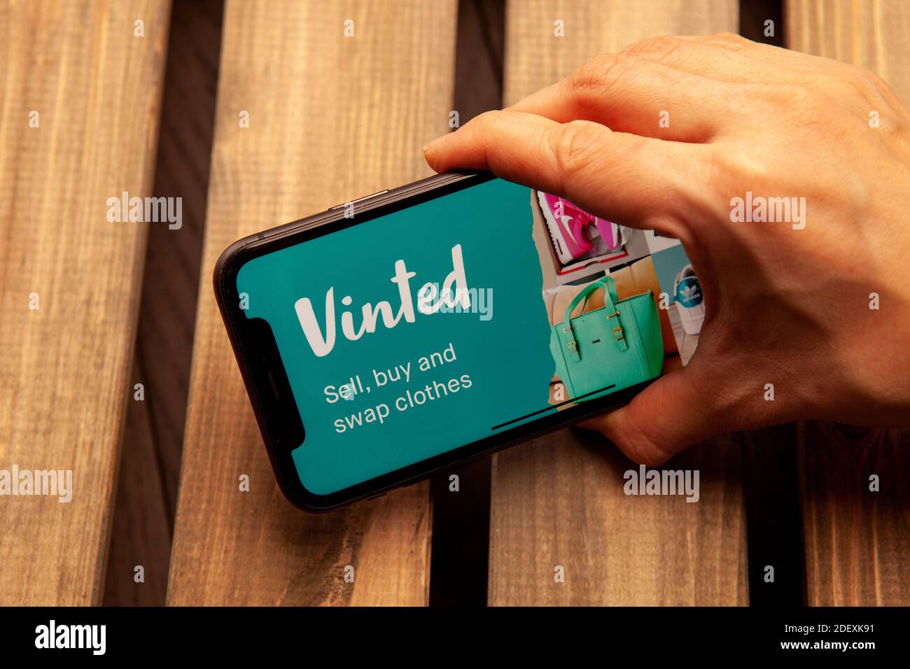 Vinted logo hi-res stock photography and images - Alamy