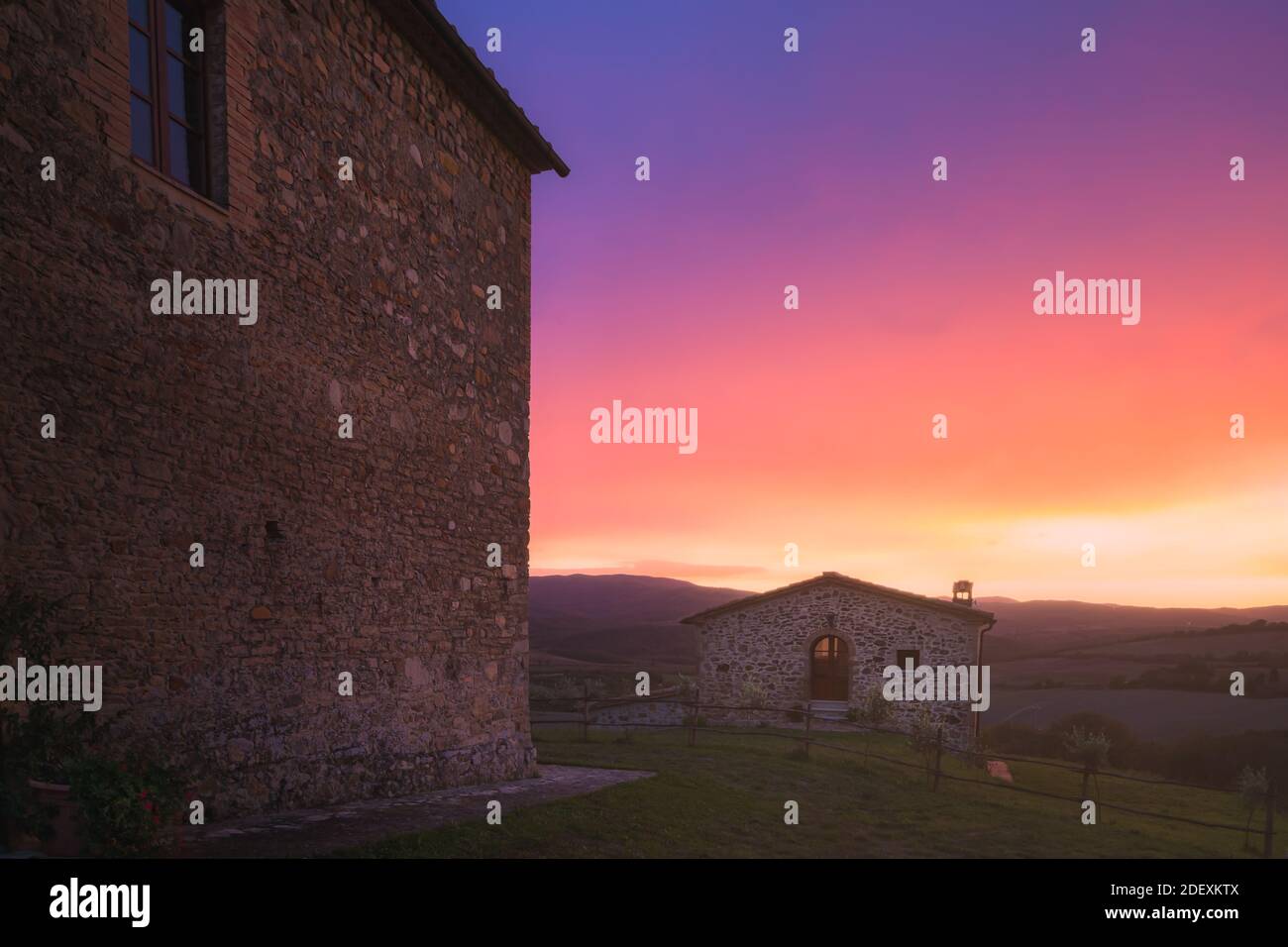 Beautiful sunset tuscany landscape hi-res stock photography and images ...