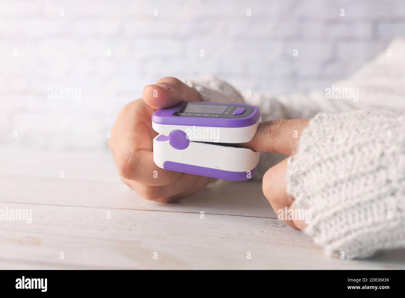 Young women hand using pulse hi-res stock photography and images - Alamy