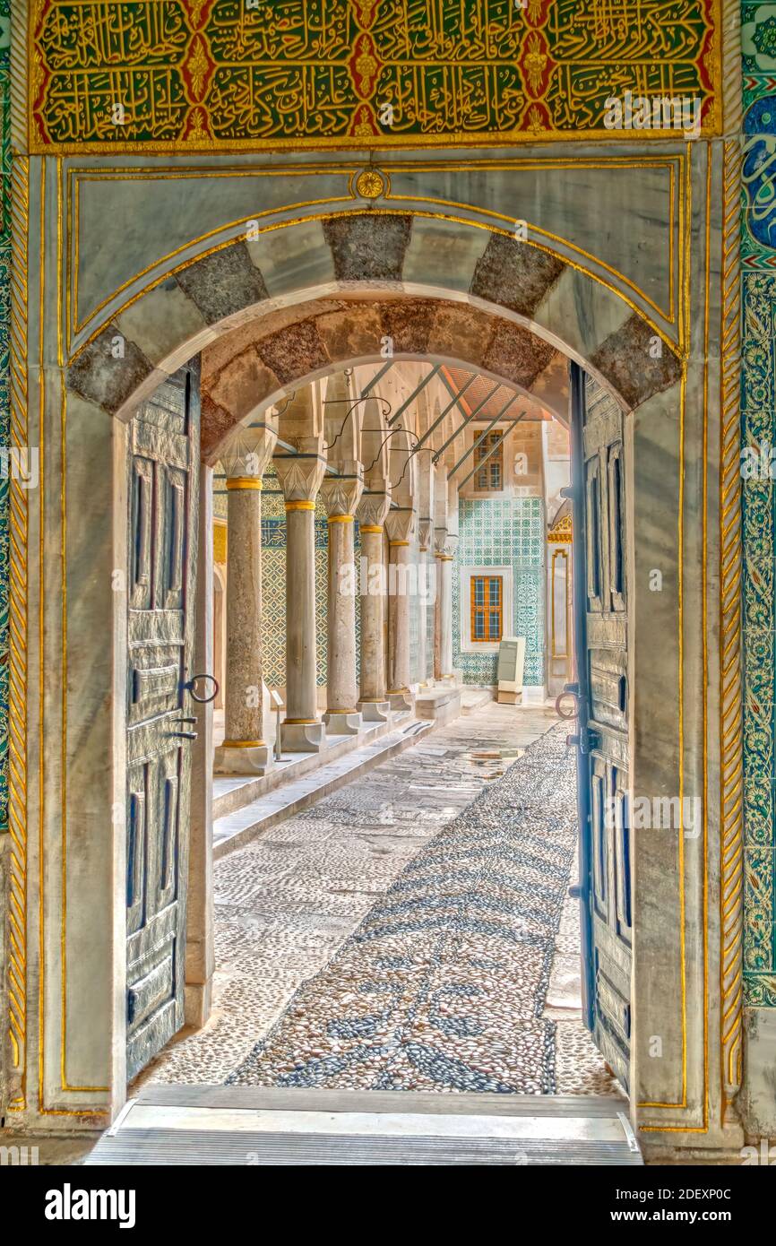 Topkapi palace throne room hi-res stock photography and images - Alamy