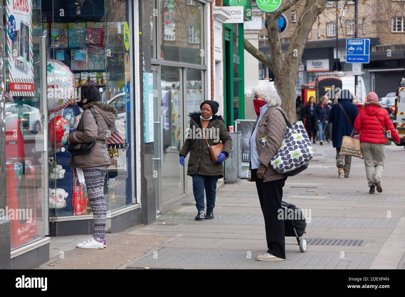 Charity shops london hi-res stock photography and images - Alamy