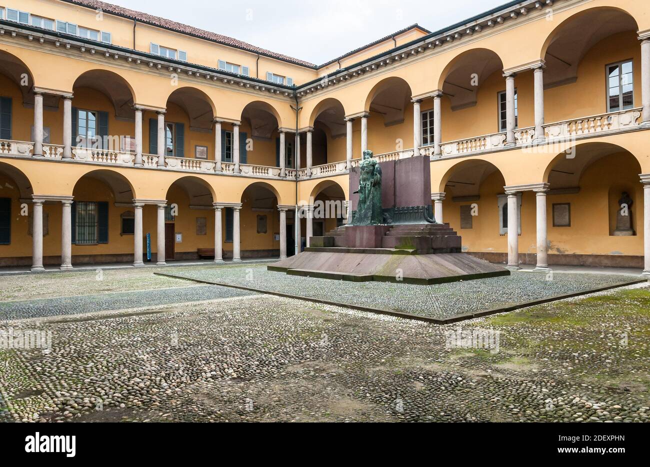 Pavia university hi-res stock photography and images - Alamy