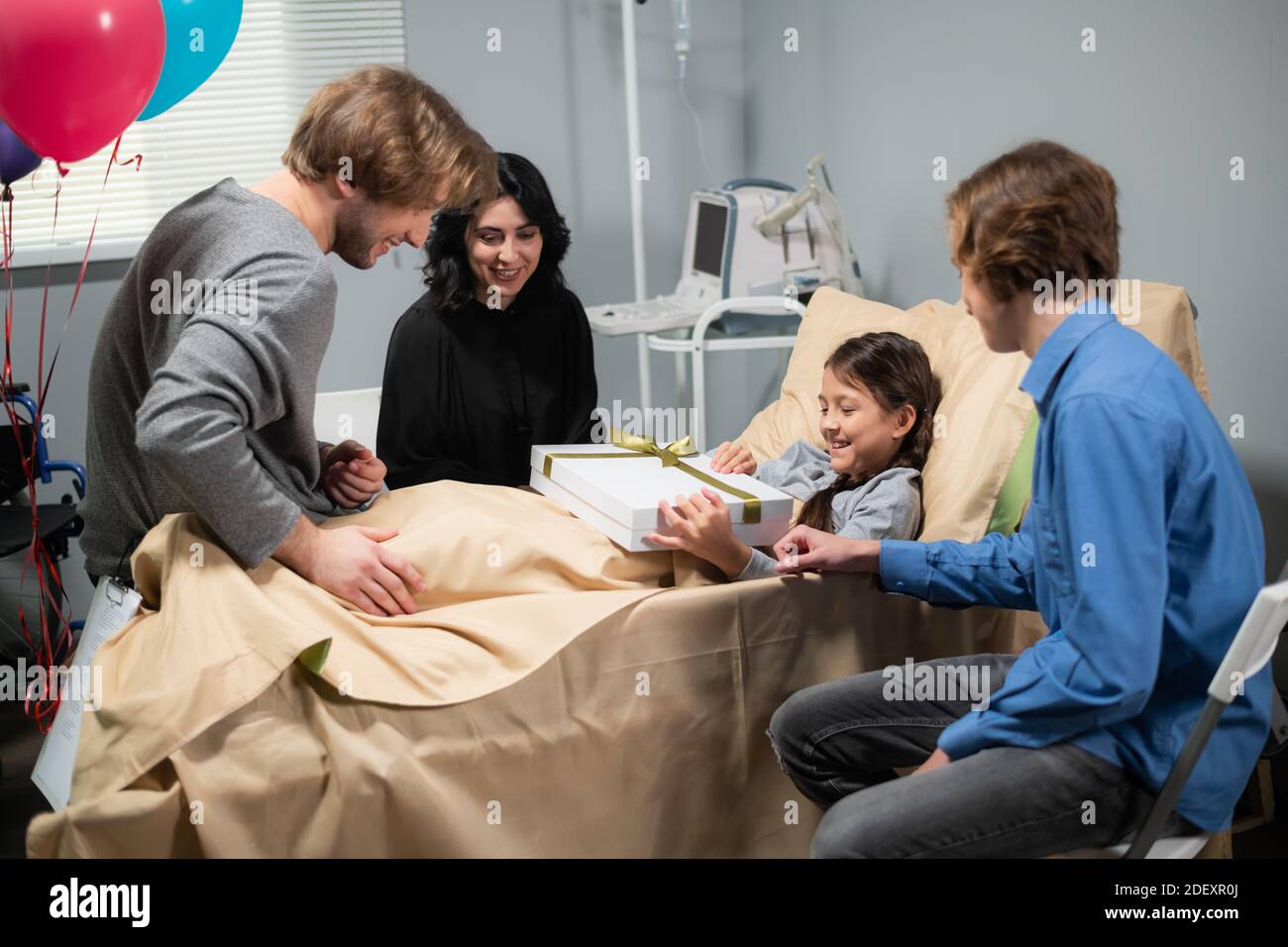 Very sick child hospital and parents hi-res stock photography and ...
