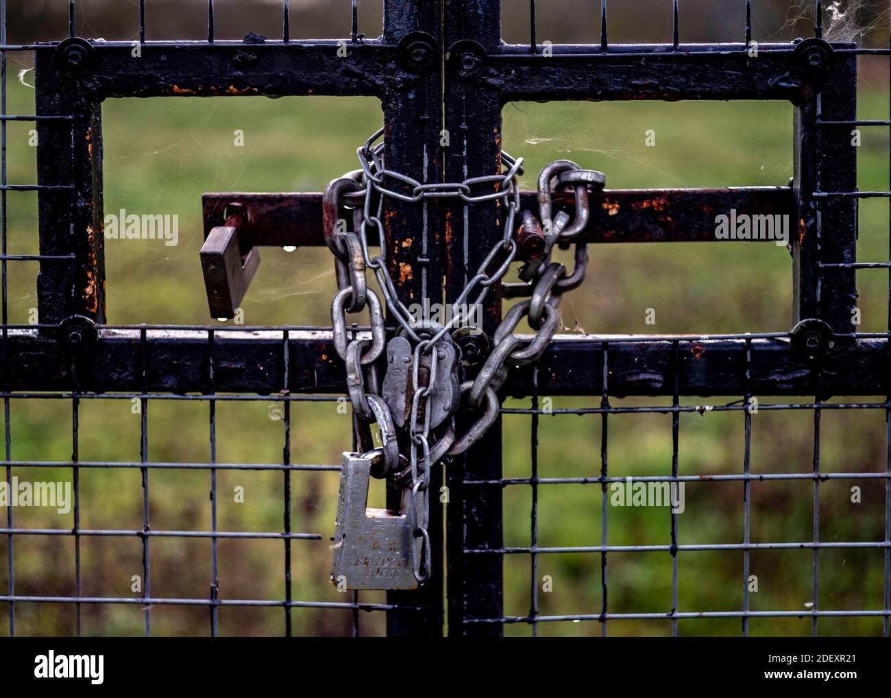 Locked up gate hi-res stock photography and images - Alamy