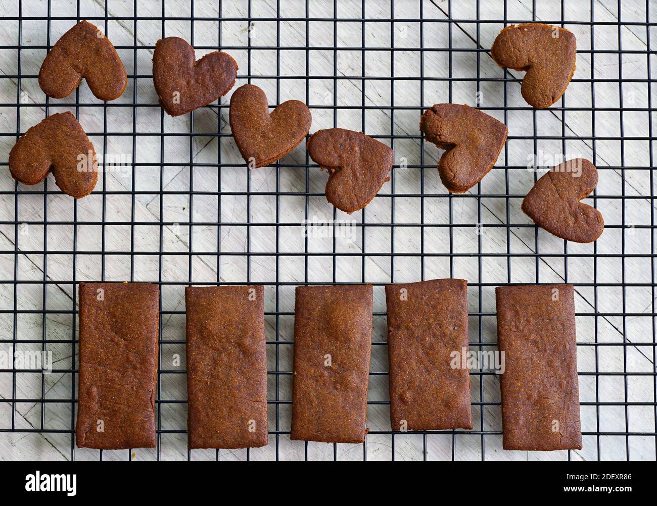 Brown gingerbread cookies drying on a rack Stock Photo - Alamy