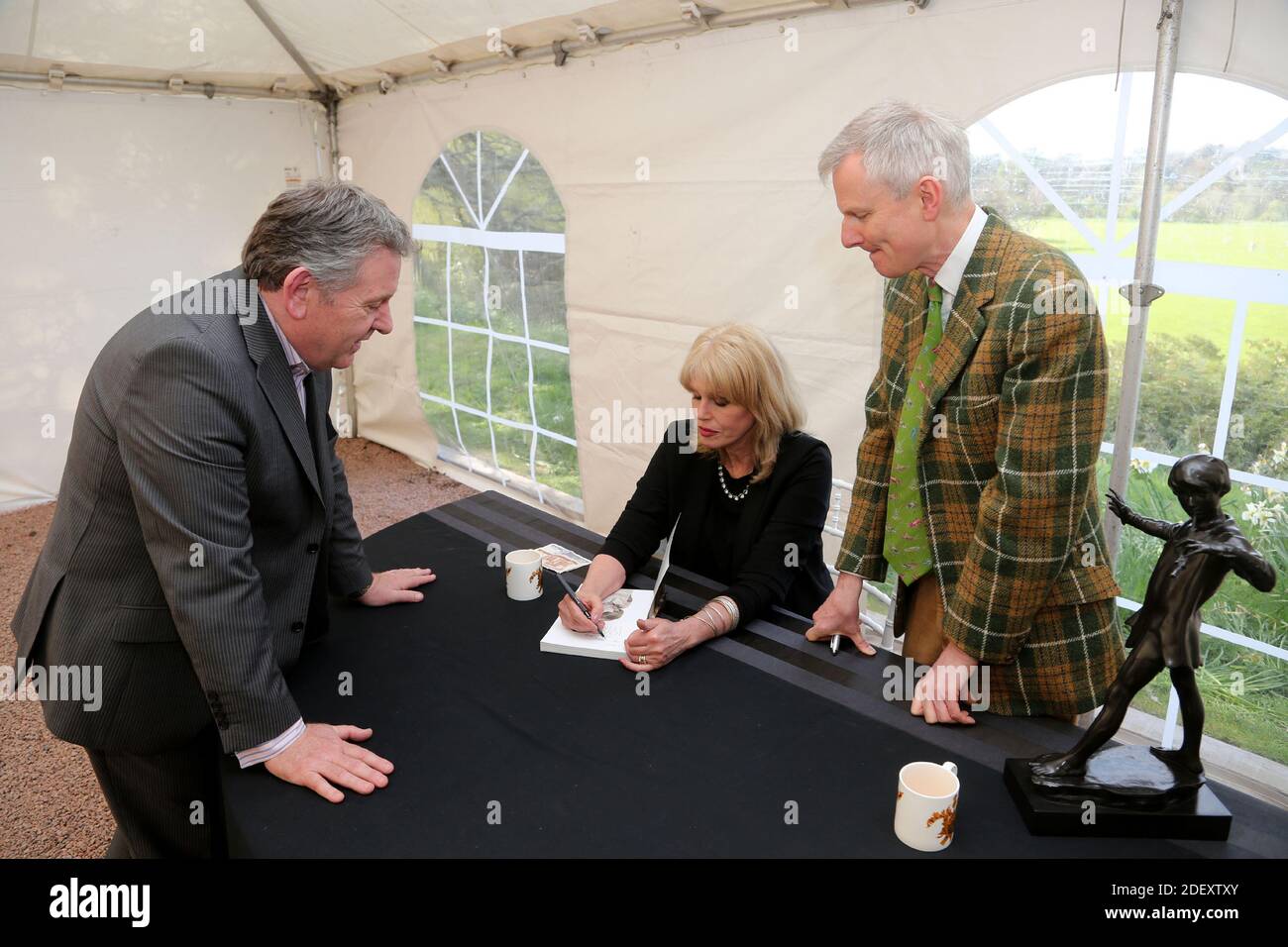 Joanna lumley national treasure hi-res stock photography and images - Alamy