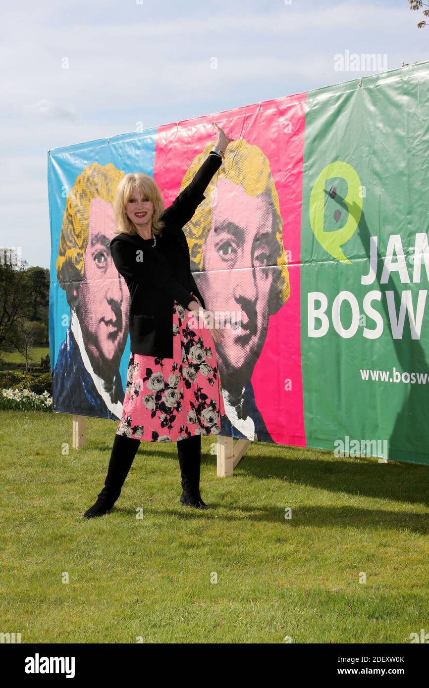 Joanna lumley national treasure hi-res stock photography and images - Alamy