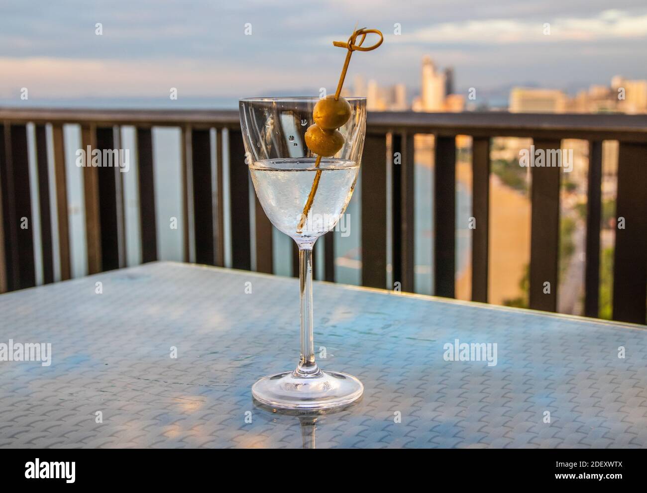 Cosmopolitan cocktail bar hi-res stock photography and images - Alamy