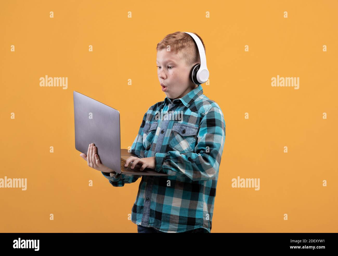 Boy with headset hi-res stock photography and images - Alamy