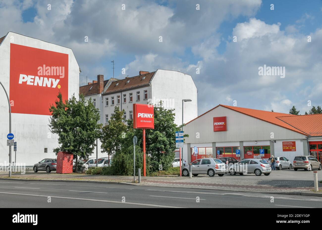 Penny filiale hi-res stock photography and images - Alamy