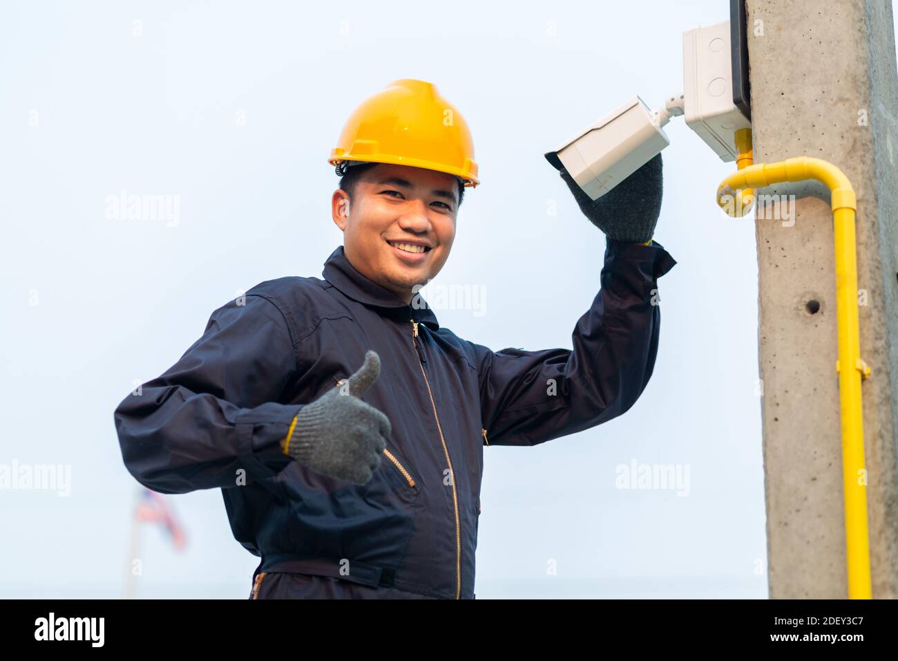 CCTV maintenance technicians give confidence during work, After-sales ...