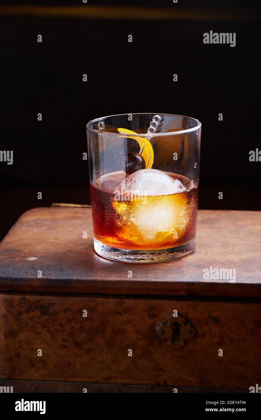 Craft cocktails london bar hi-res stock photography and images - Alamy