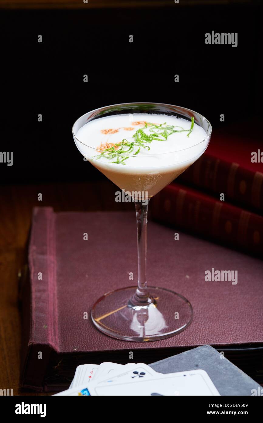 Craft cocktails london bar hi-res stock photography and images - Alamy