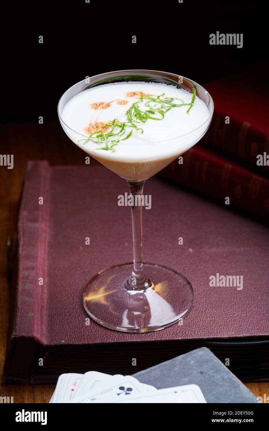 London drinks nightlife hi-res stock photography and images - Alamy