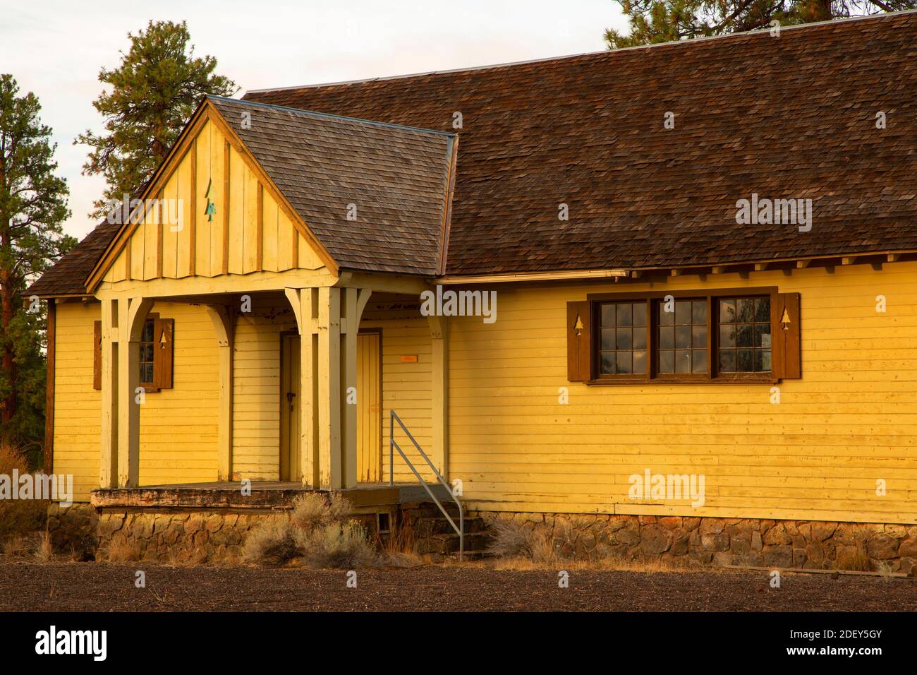 Cabin Lake Guard Station, Deschutes National Forest, Oregon Stock Photo ...