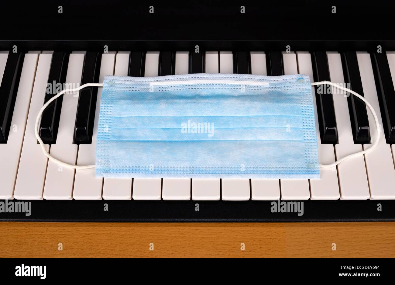 Surgical mask keyboard hi-res stock photography and images - Alamy