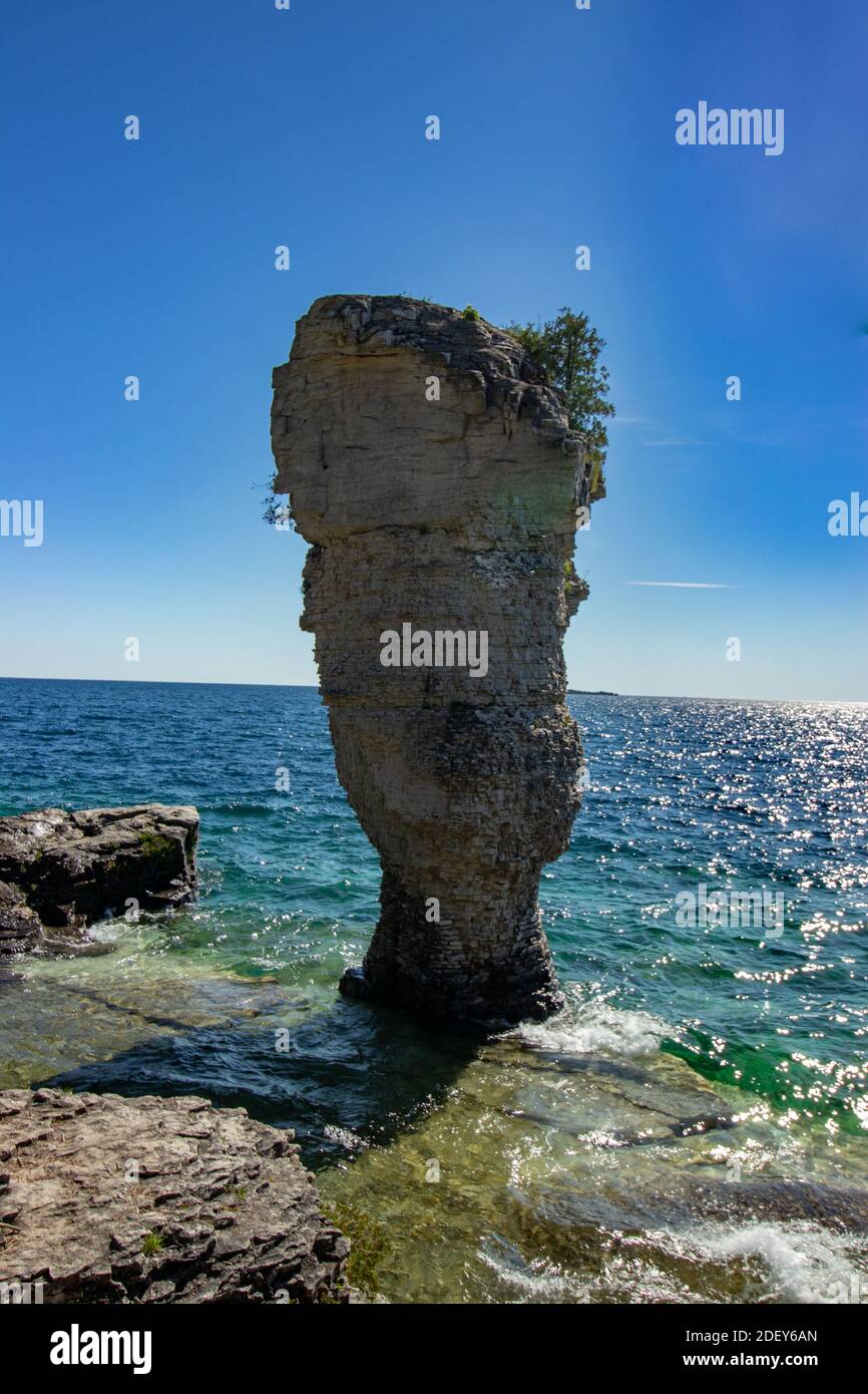 Flower pot rocks hi-res stock photography and images - Alamy