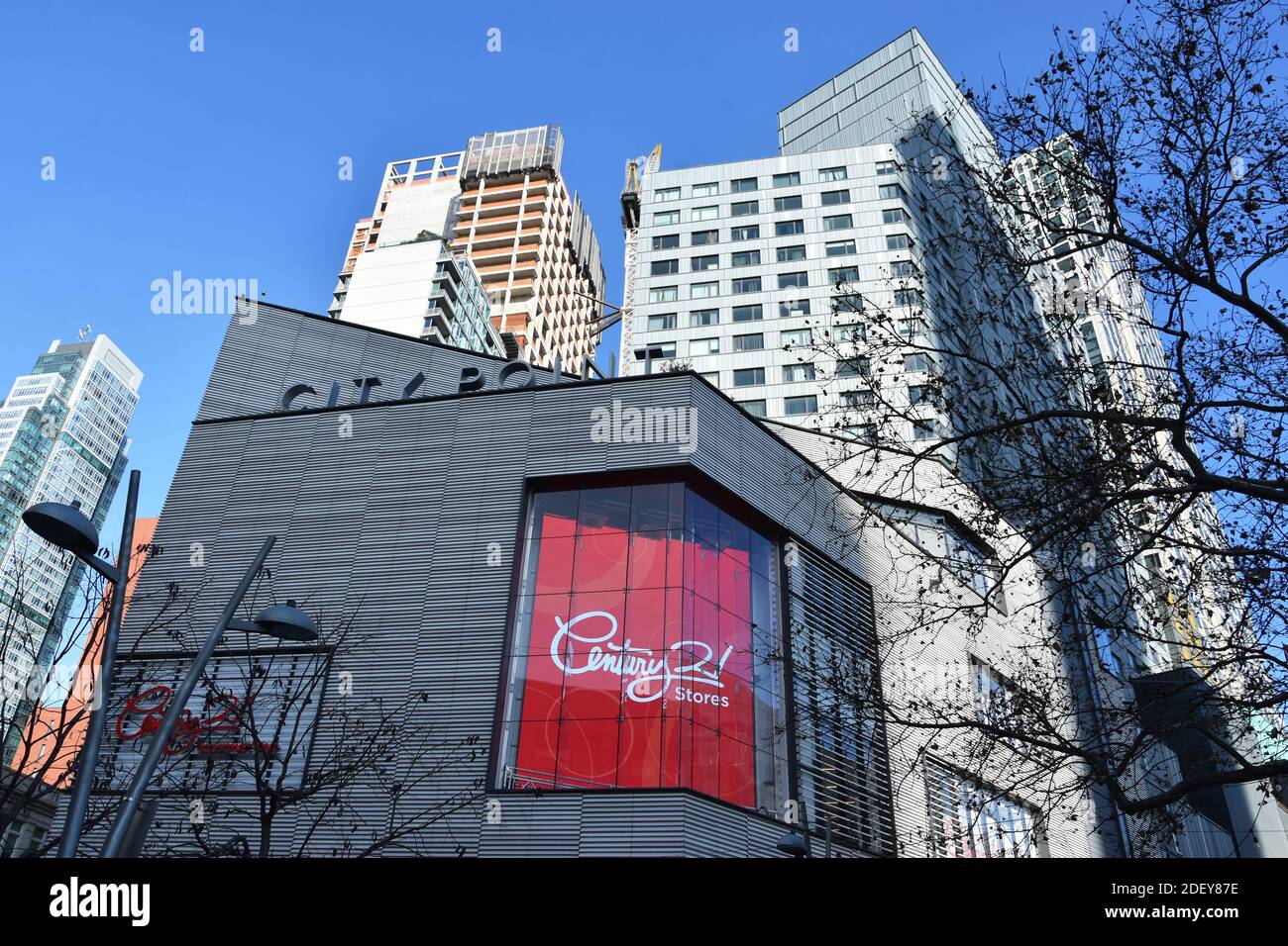 Century 21 new york hi-res stock photography and images - Alamy