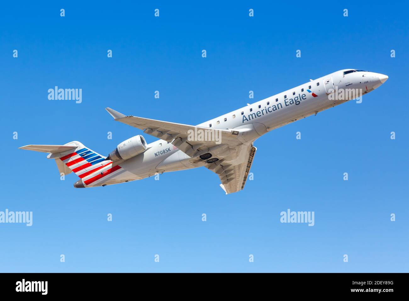 Crj 700 hi-res stock photography and images - Alamy
