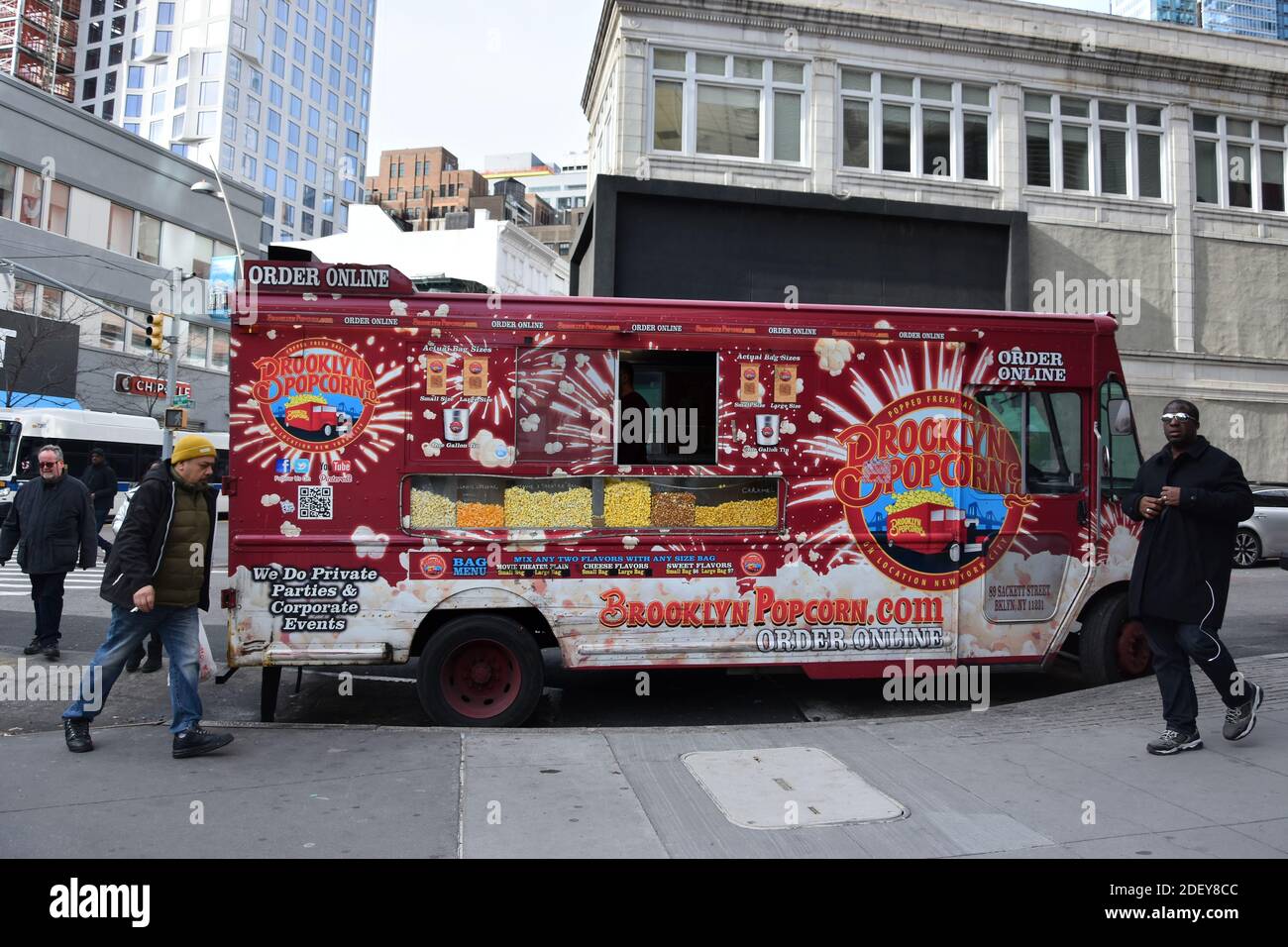 Popcorn street hi-res stock photography and images - Alamy
