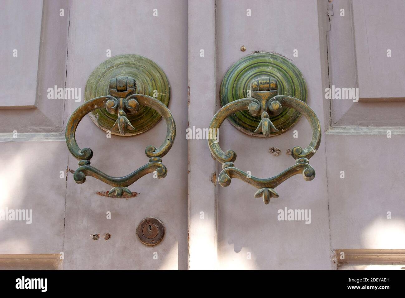 old ottoman wooden door with metal handle knocker Stock Photo - Alamy