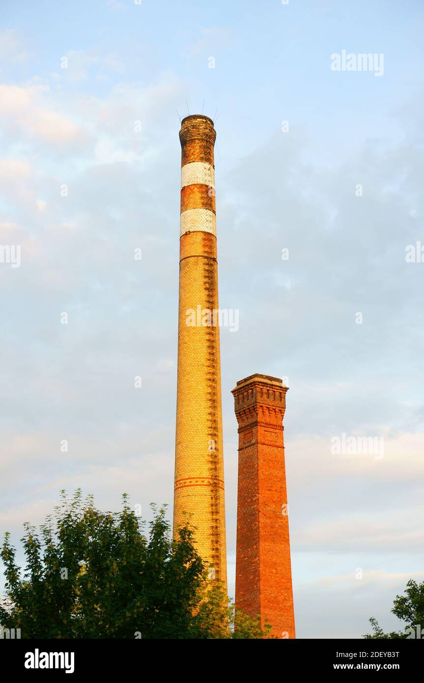 Two smokestacks hi-res stock photography and images - Alamy