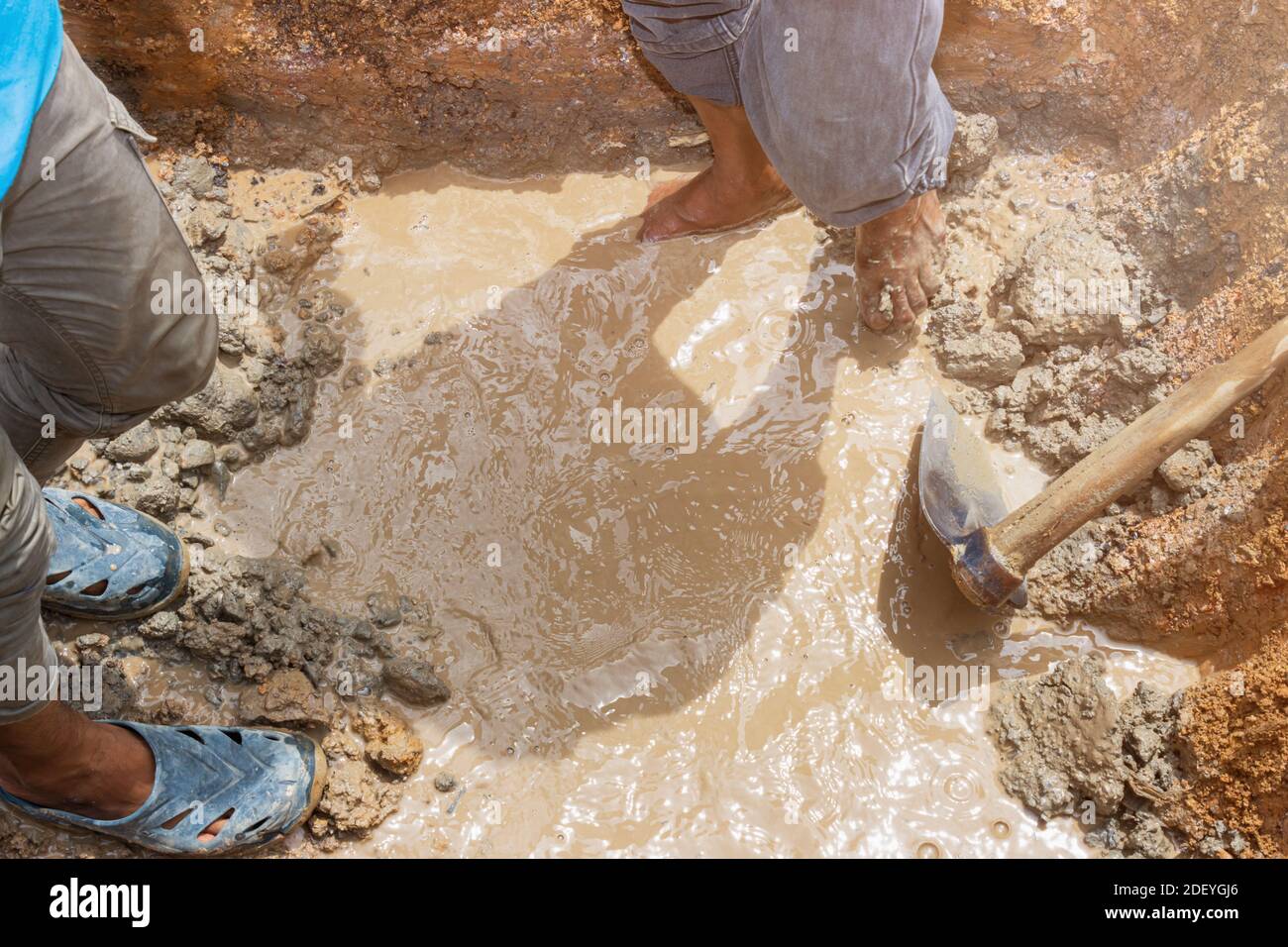 Dig fracture hi-res stock photography and images - Alamy