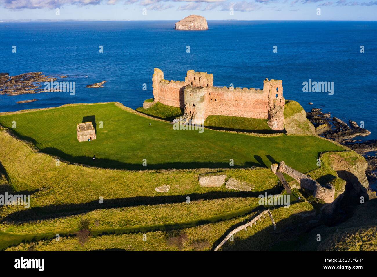 Aerial view tantallon castle hi-res stock photography and images - Alamy