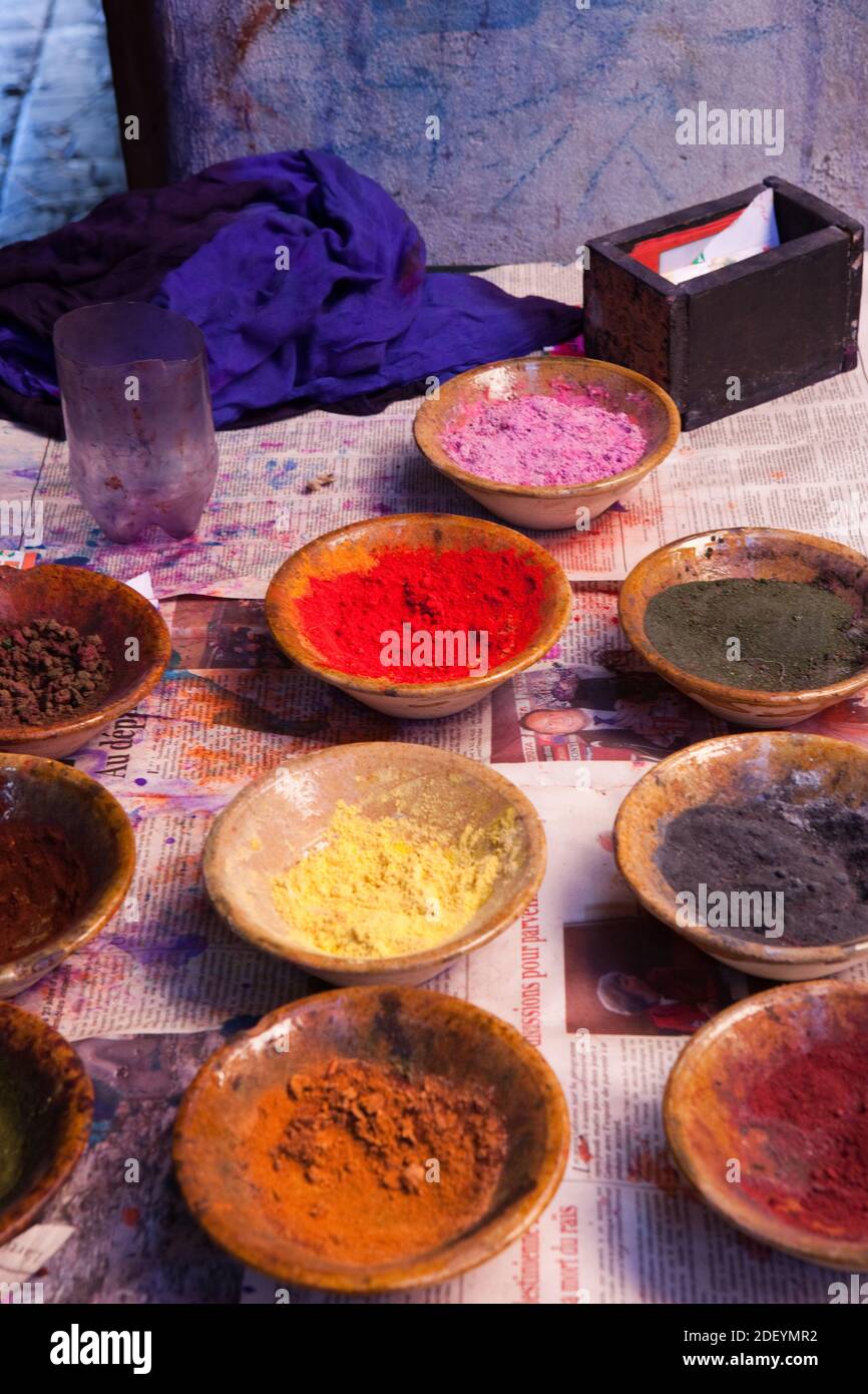 Colour pigments hi-res stock photography and images - Alamy