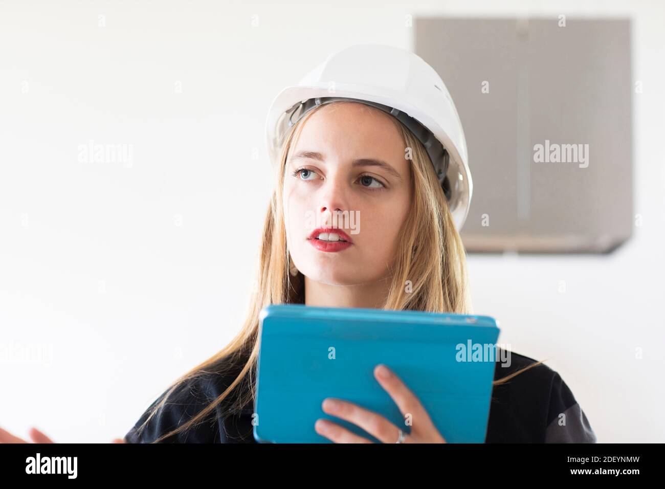 Female electronic engineer hi-res stock photography and images - Alamy