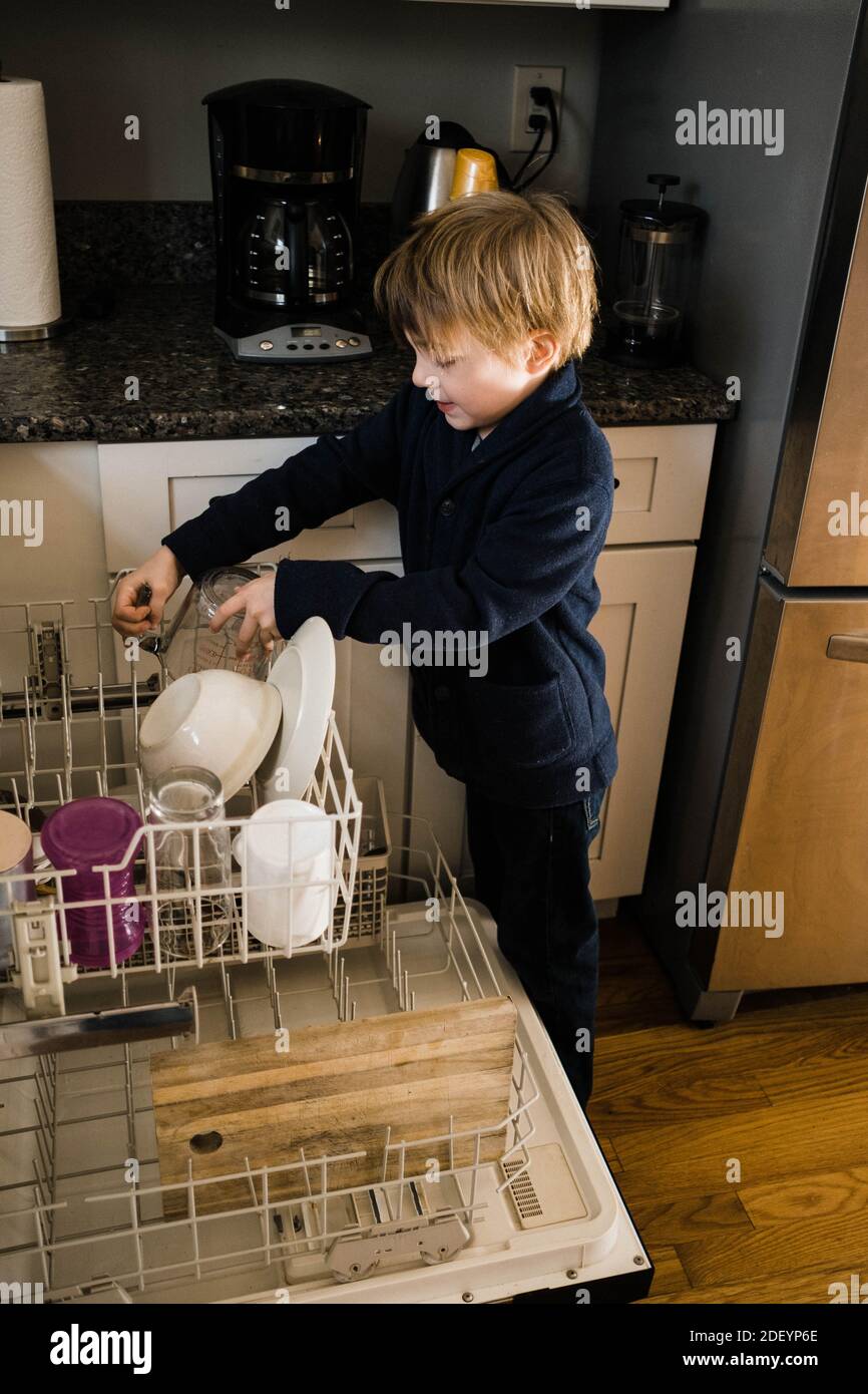 Kitchen dishwasher kid hi-res stock photography and images - Alamy