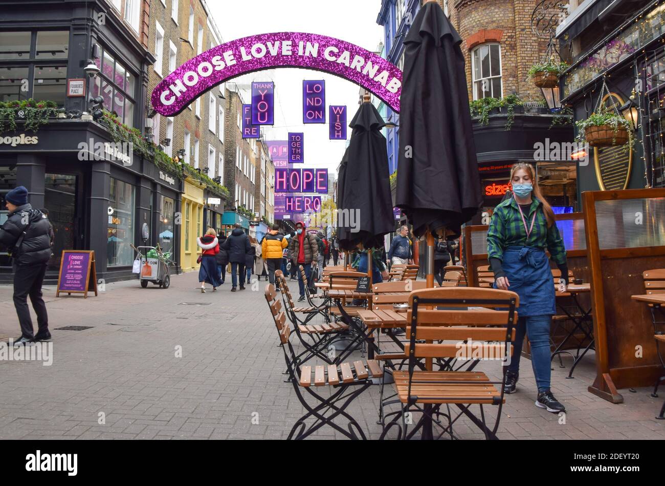 Shakespeares head carnaby street hi-res stock photography and images ...