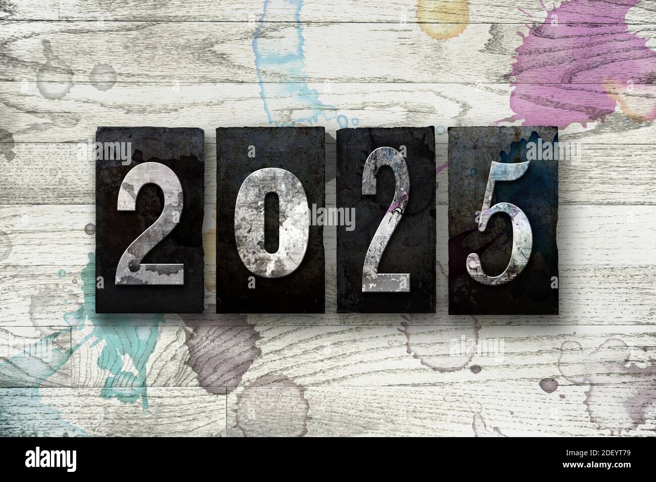 The year 2025 written in old vintage letterpress type Stock Photo - Alamy