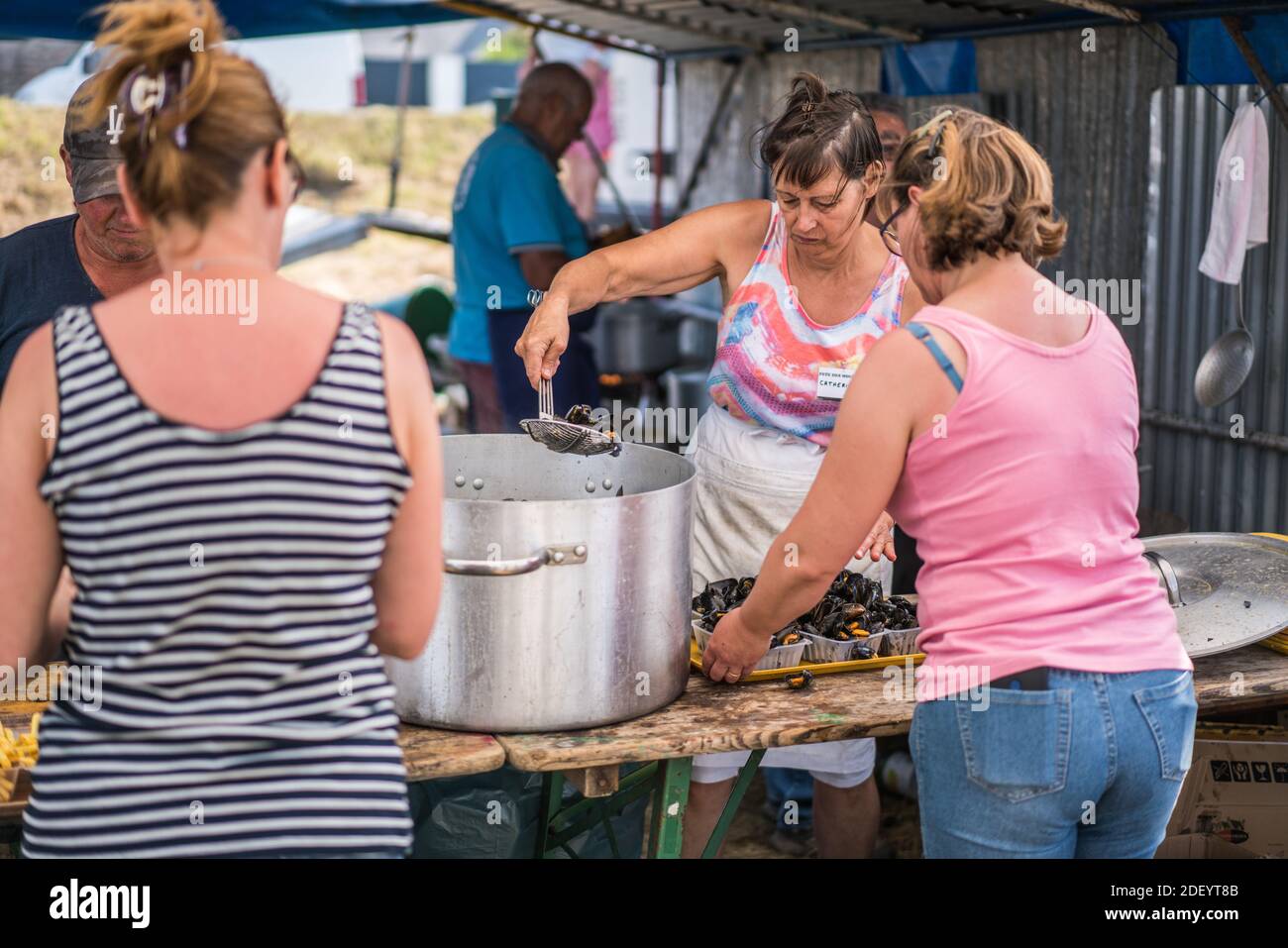 Local people dancing at festival of the mussels in the Vilde La Marine ...