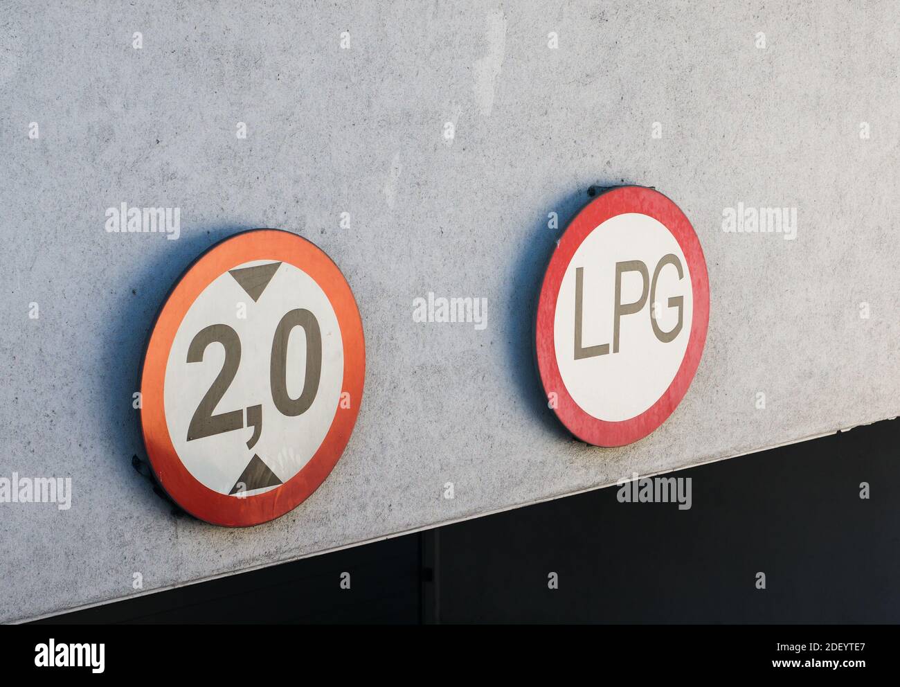 Entrance limitation hi-res stock photography and images - Alamy