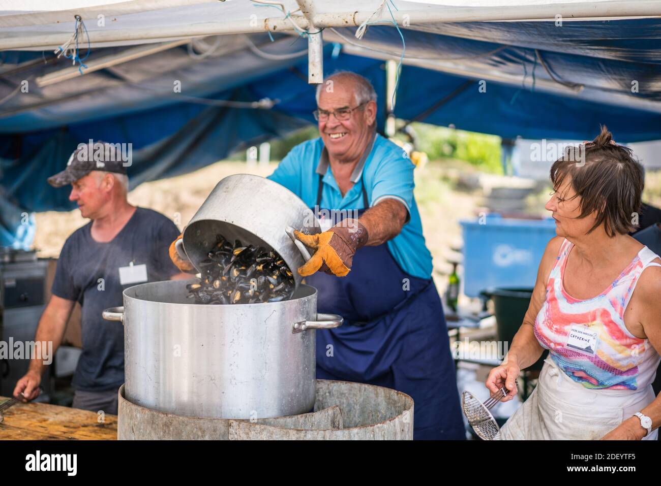 Local people dancing at festival of the mussels in the Vilde La Marine ...