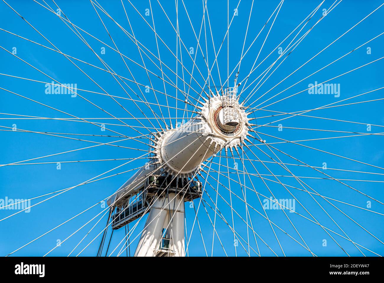 Hub spinning hi-res stock photography and images - Alamy