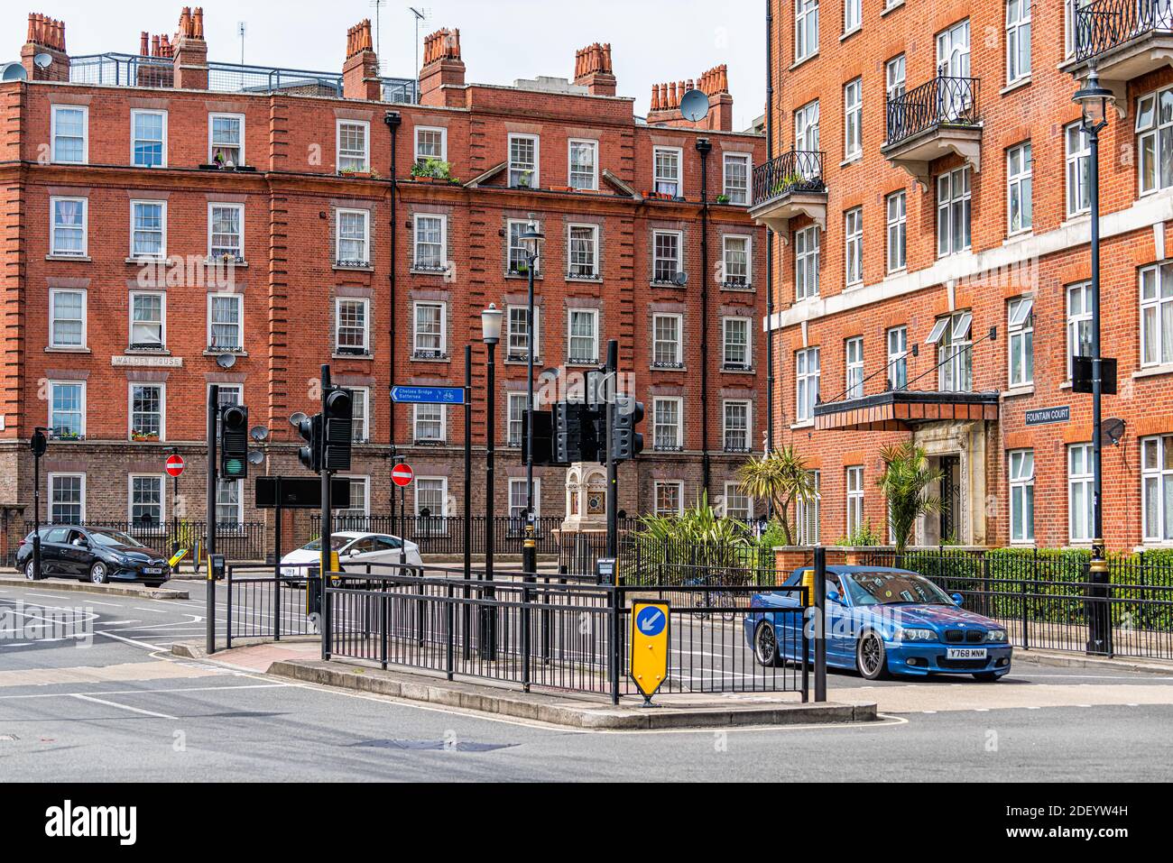 Luxury red brick houses london hi-res stock photography and images - Alamy