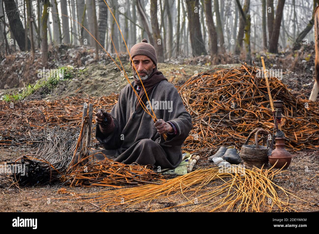 Kashmiri handicraft hi-res stock photography and images - Alamy