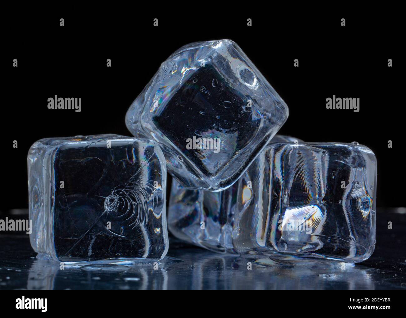 Pyramid ice cubes hi-res stock photography and images - Alamy