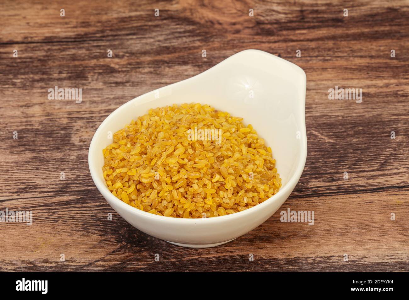 Vegetarian cuisine - dry bulgur for cooking in the bowl Stock Photo - Alamy