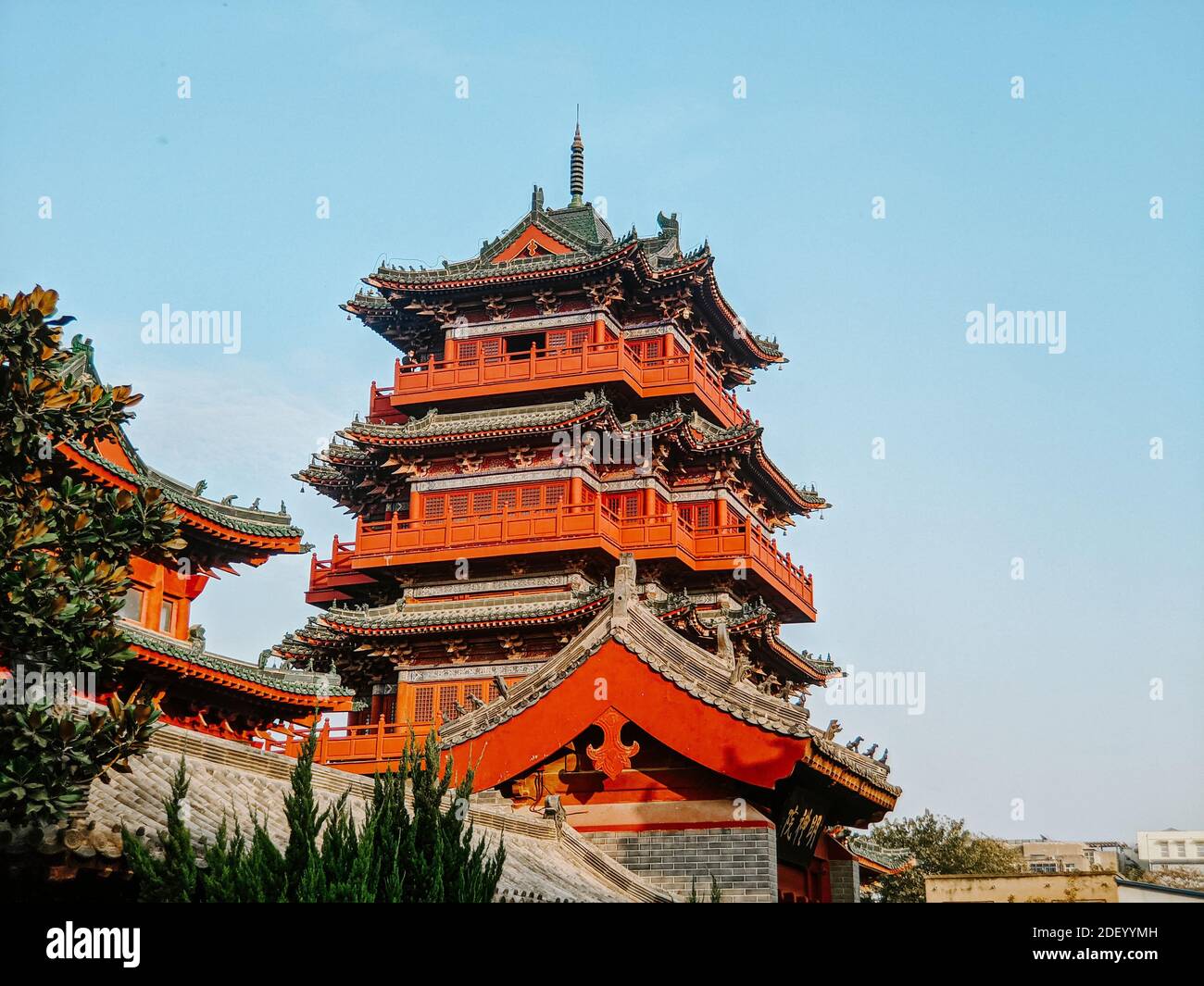 Kaifeng landmark hi-res stock photography and images - Alamy