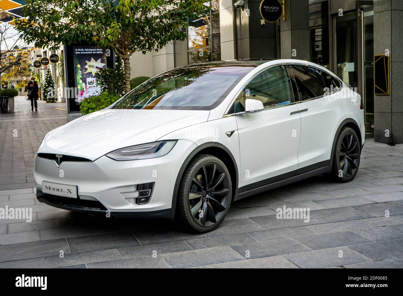 Tesla display mall hi-res stock photography and images - Alamy