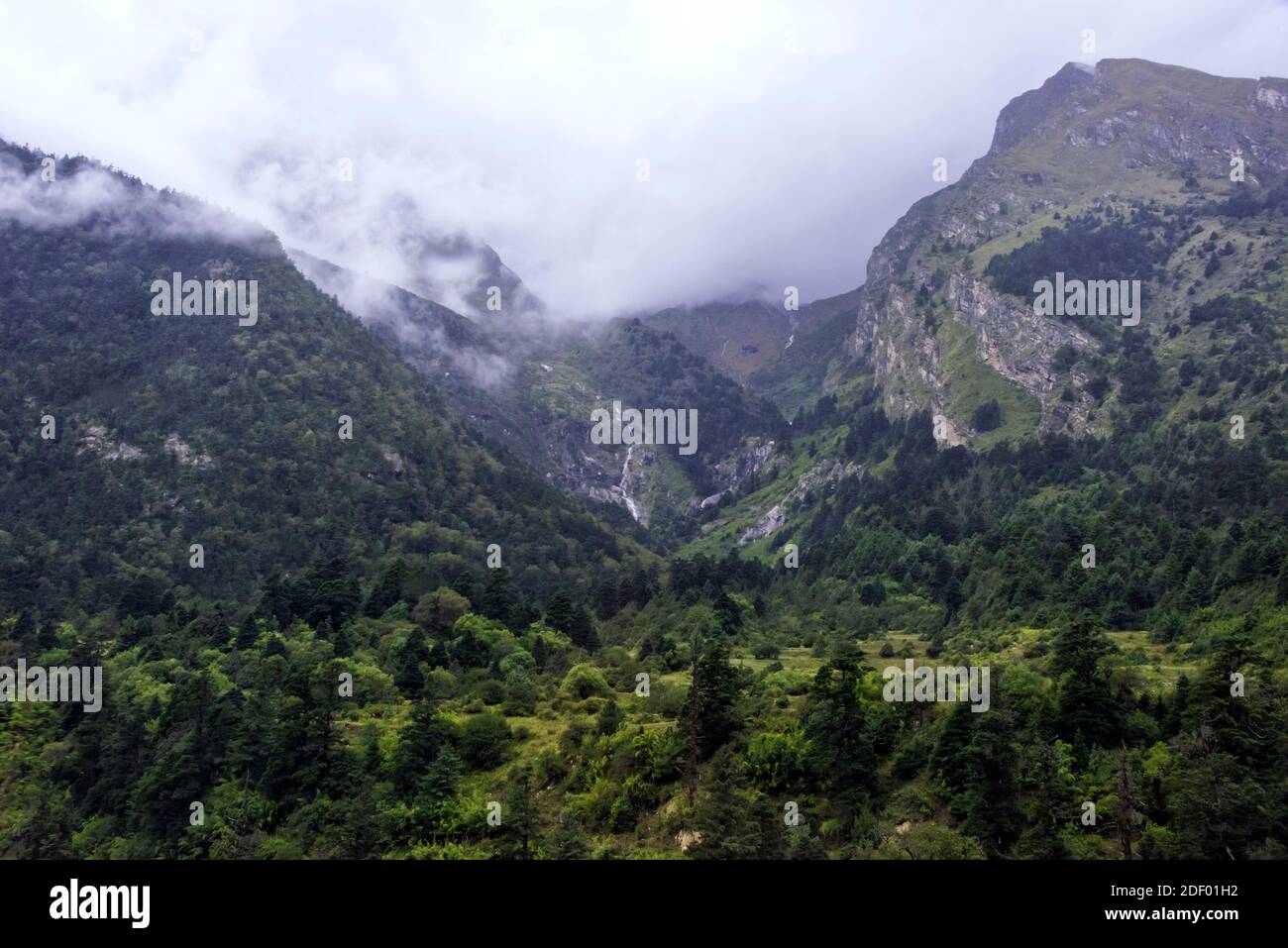 Tibet nepal border hi-res stock photography and images - Alamy