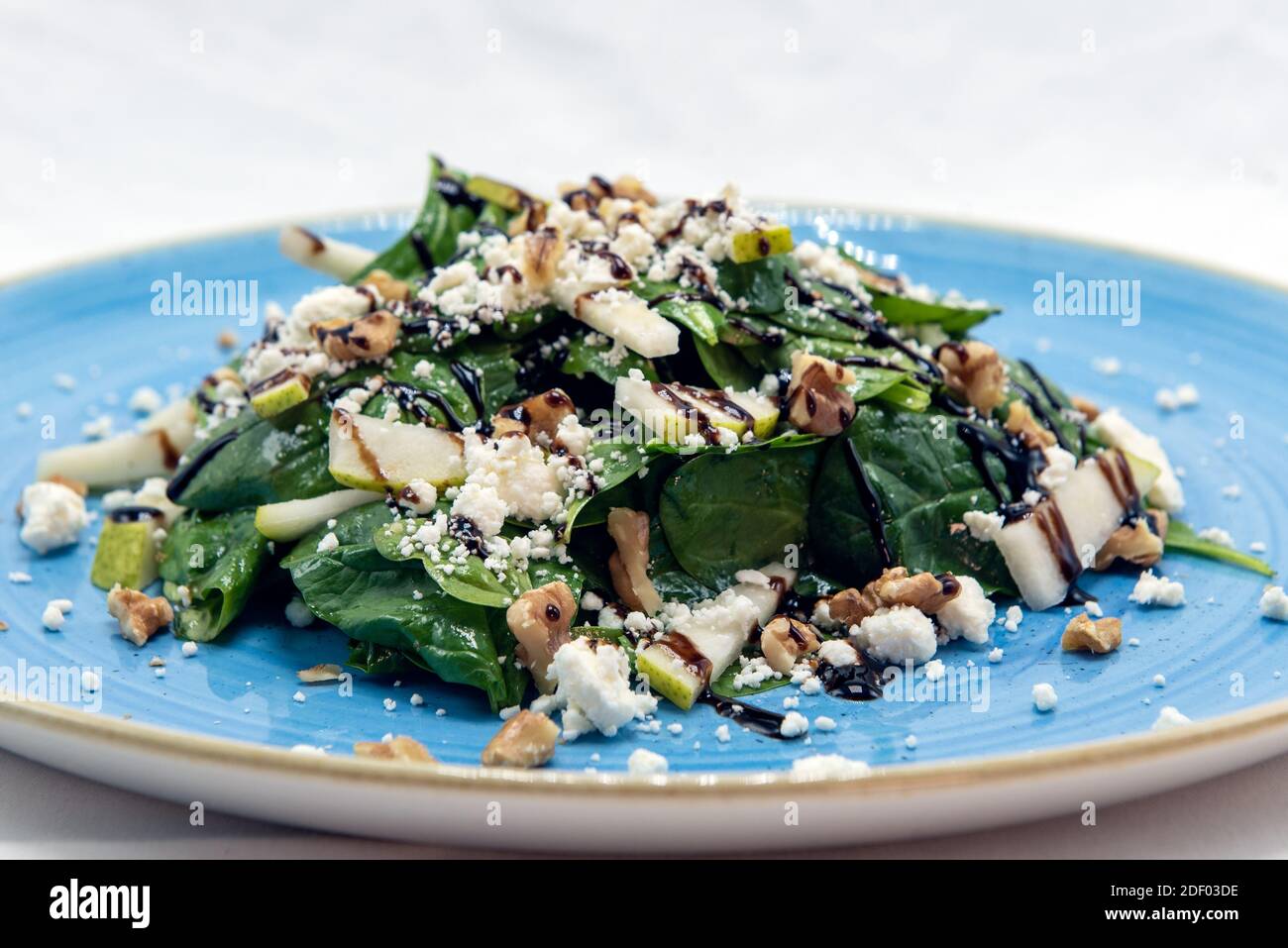Salad presentation hi-res stock photography and images - Alamy