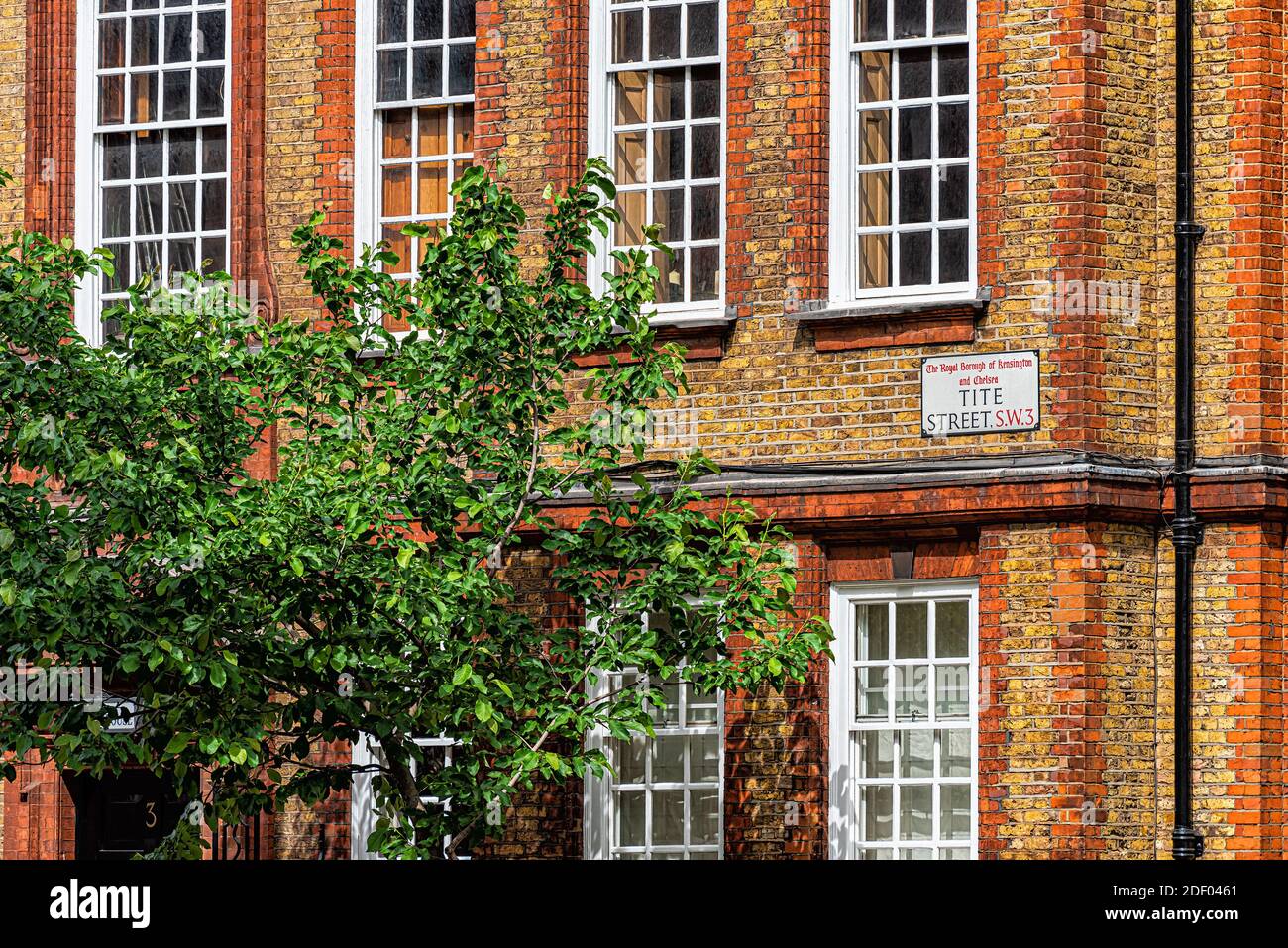 Typical chelsea terrace houses hi-res stock photography and images - Alamy