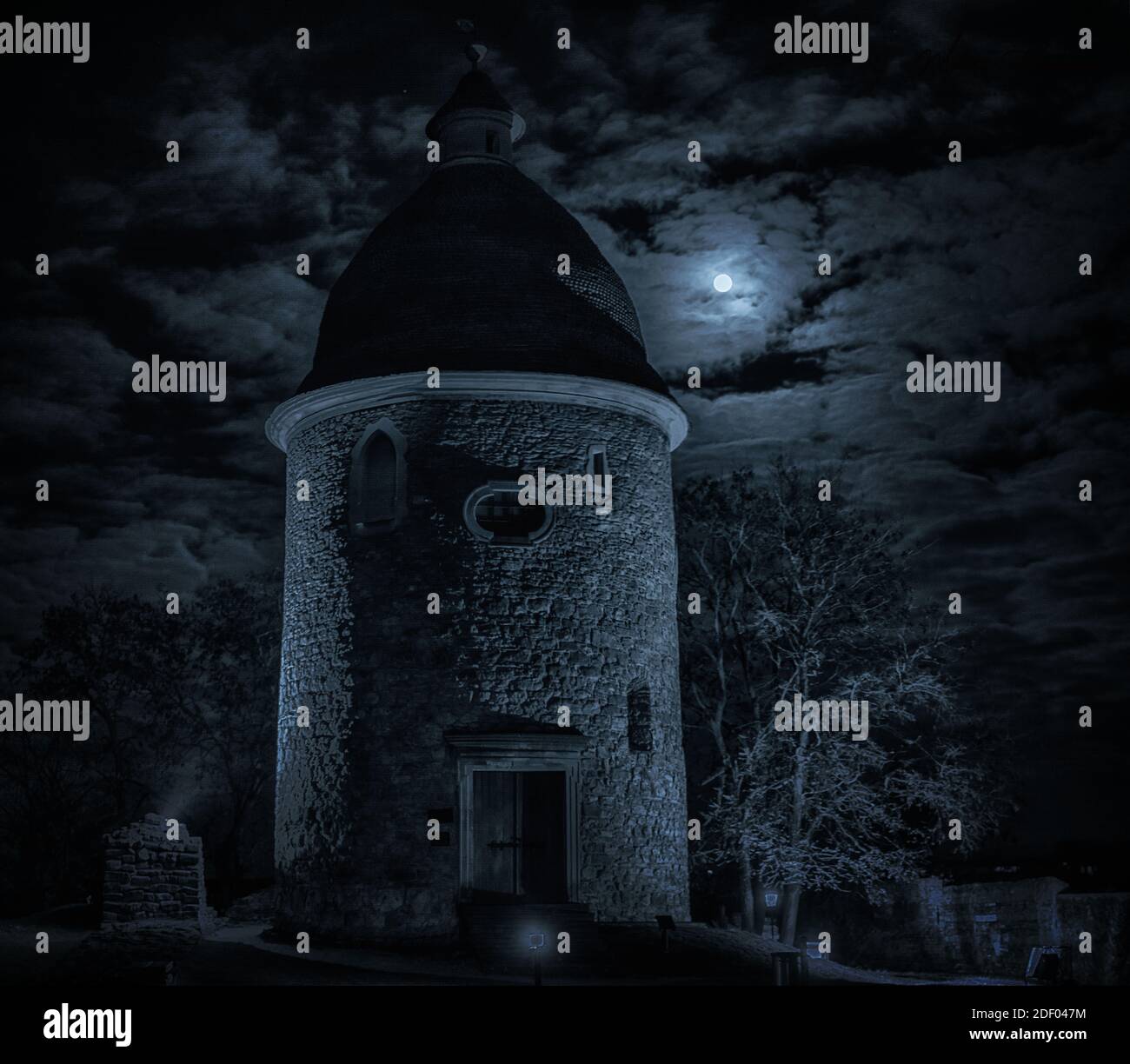 Historic architecture rotunda romanesque hi-res stock photography and ...