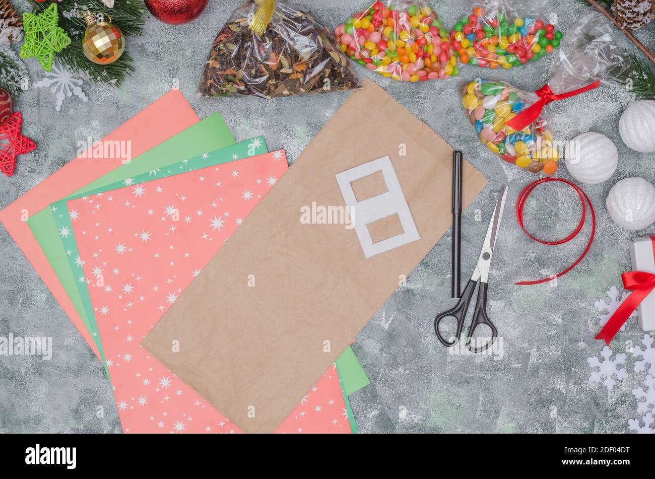 Creative and simple paper Christmas gift wrapping. Step by step photo ...